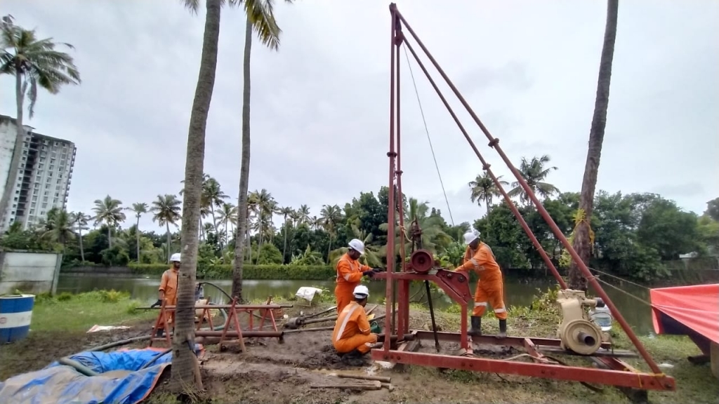 Geotech at Vennala canal bank- 04-08-20 - Kochi Metro Rail Ltd.