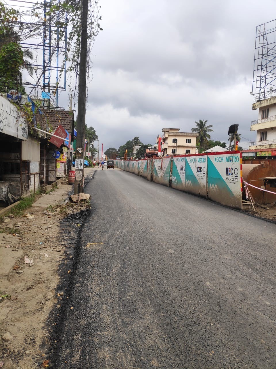 Road work completed VADE - Kochi Metro Rail Ltd.