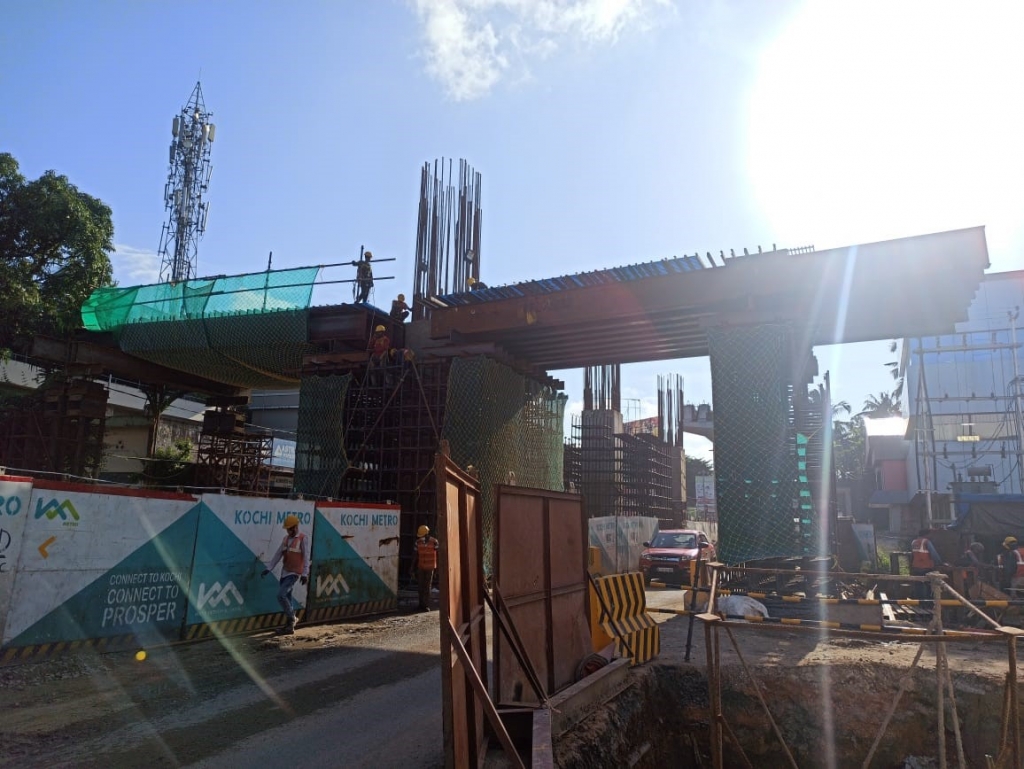 SN Junction Pier Arm work i nprogress-01.10.2020 – Kochi Metro Rail Ltd.