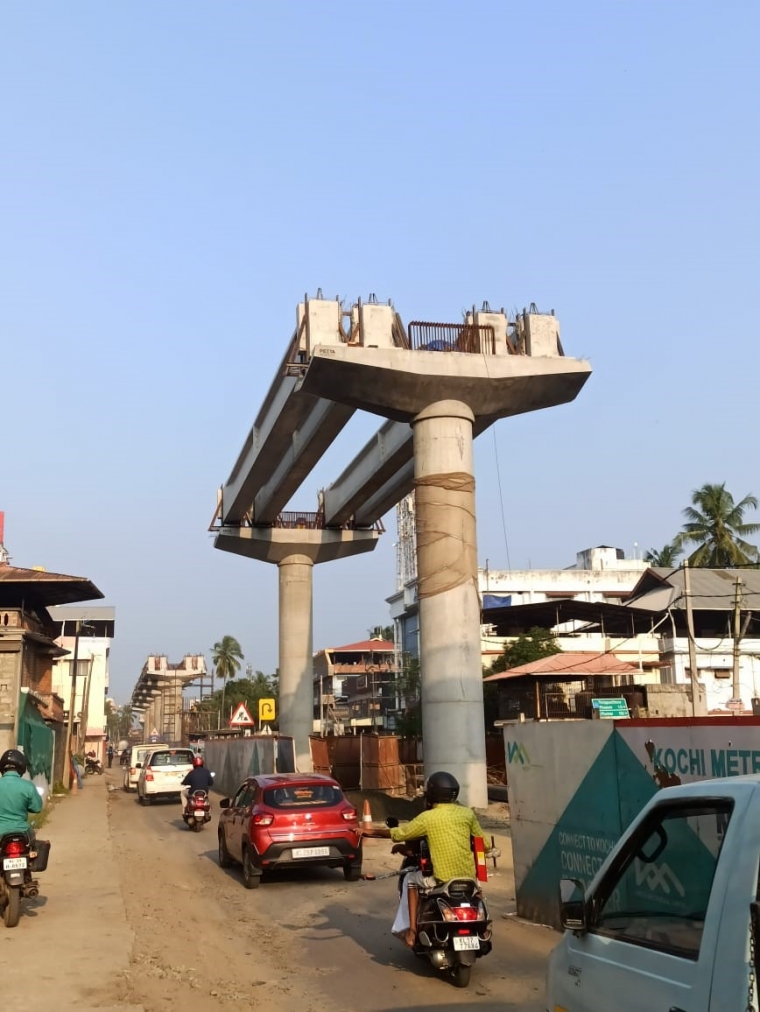 Viaduct P1018-P1019 I Girder completed- 27.10.2020 – Kochi Metro Rail Ltd.
