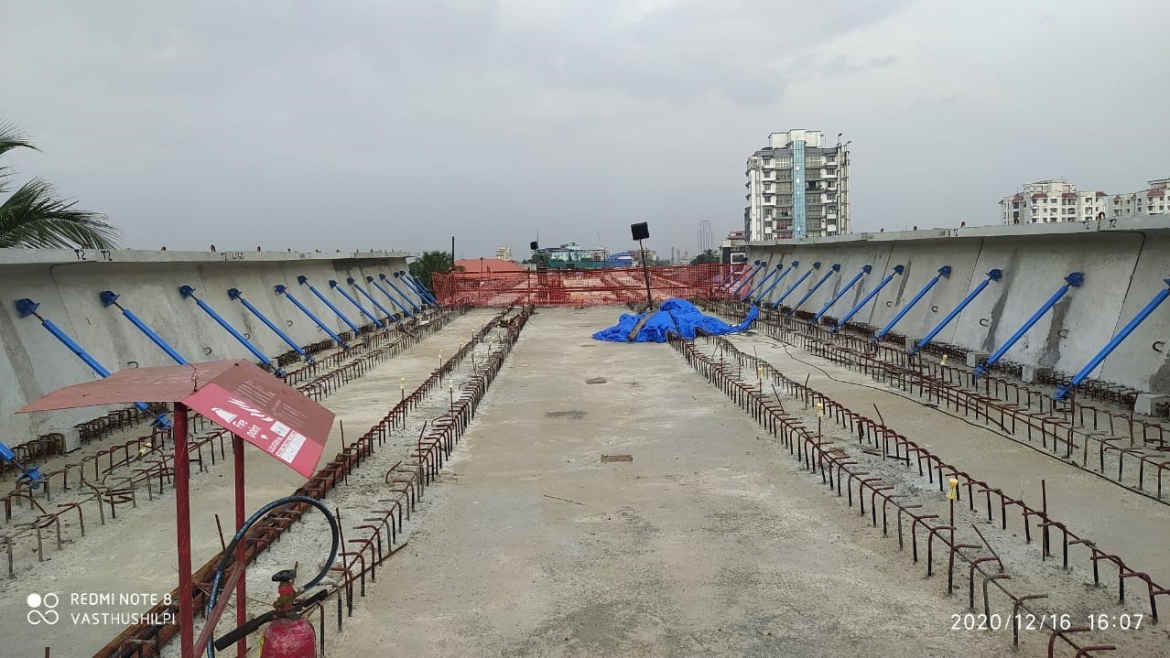 Viaduct P982-P983 Parapet erection completed-16.12.2020 - Kochi Metro ...