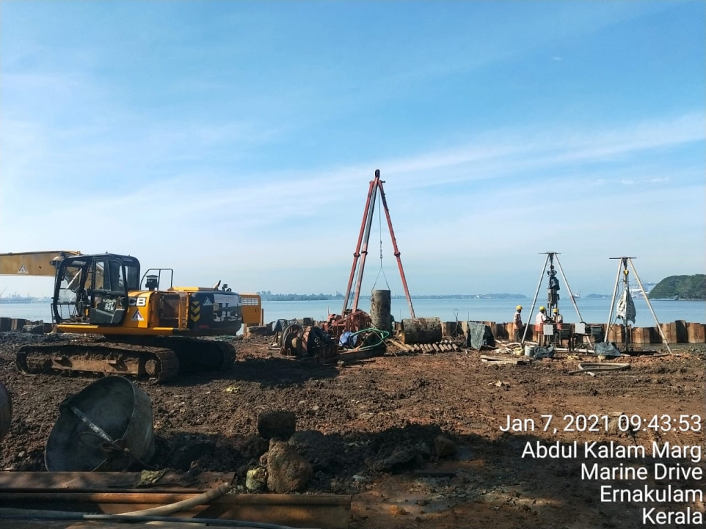 20210107- High court piling in progress 07-01-2021 - Kochi Metro Rail Ltd.