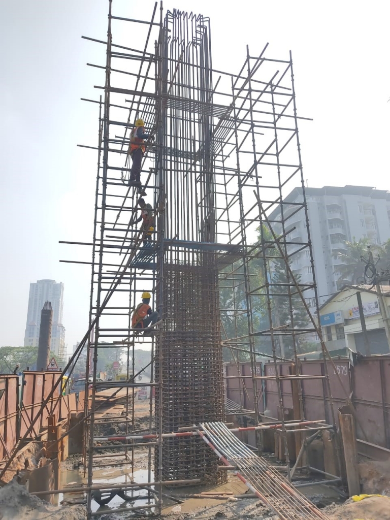 PP 1040 RHS Pier rebar work in progress – Kochi Metro Rail Ltd.