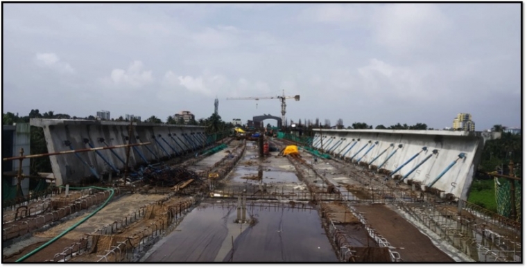 Erected parapets in the spanP1042-1043 - Kochi Metro Rail Ltd.