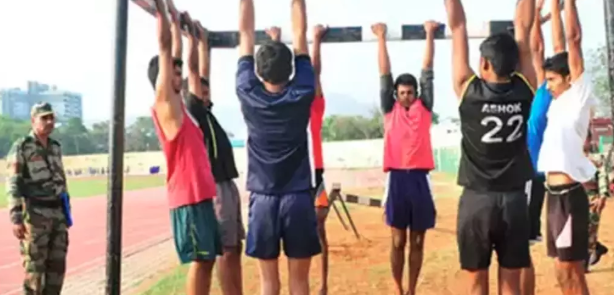 UP: 3,700 PhD Holders out of 93,000 Candidates Apply for Peon Job